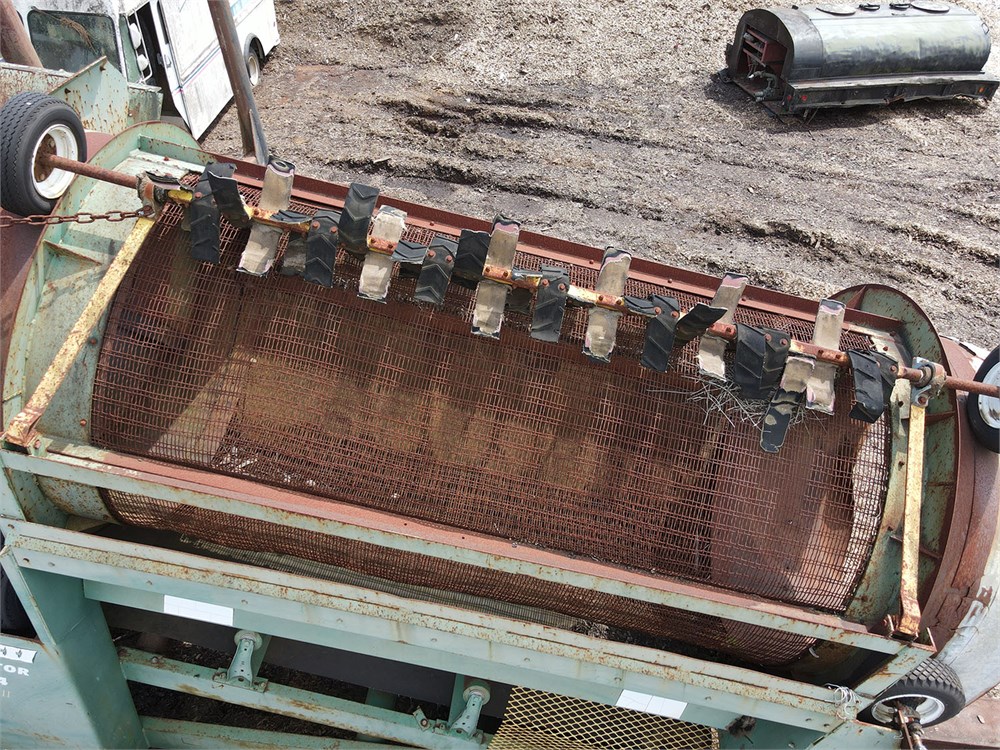 DADE Auctions - Roto-Screen Recuperator R-454 Portable Trommel Screener