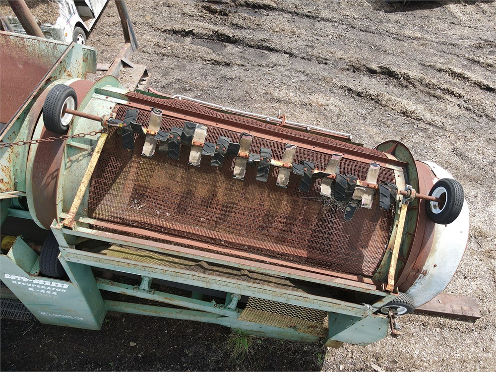 DADE Auctions - Roto-Screen Recuperator R-454 Portable Trommel Screener