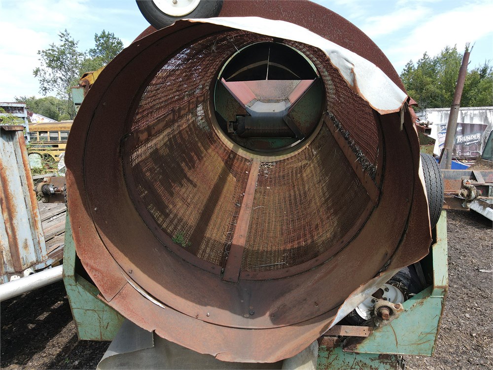 DADE Auctions - Roto-Screen Recuperator R-454 Portable Trommel Screener